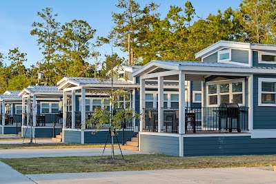 REUNION LAKE RV PARK - Main Court