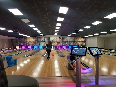 The 300 Club - Main Court